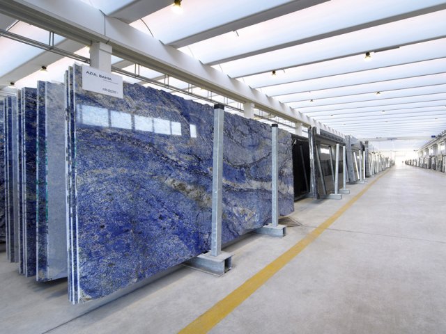 Natural stone slabs - trustful supplier / Bagnara
